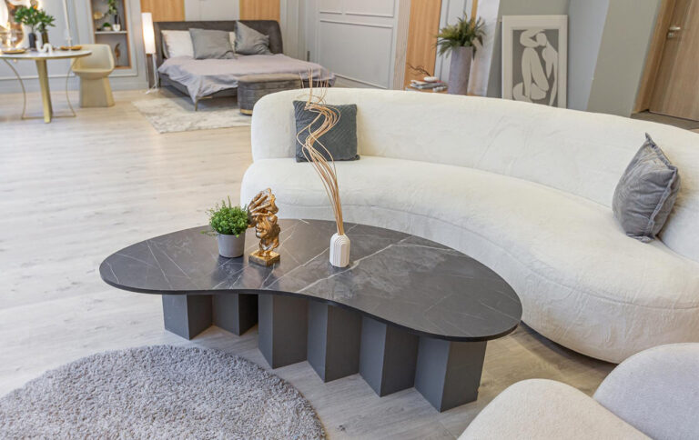 20 Oval Coffee Table Ideas To Utilize Shape & Form In Your Home